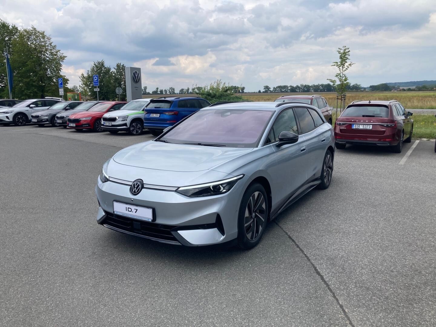 VOLKSWAGEN ID.7 Tourer Pro People 210 kW, kap. 77 kWh · Louda Auto