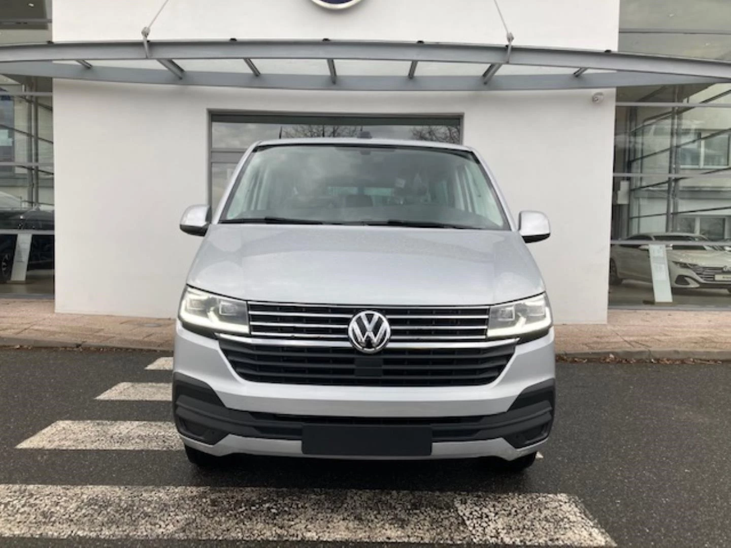 VOLKSWAGEN Caravelle 6.1 CL 2,0 TDI DR DSG 110 kW · Louda Auto
