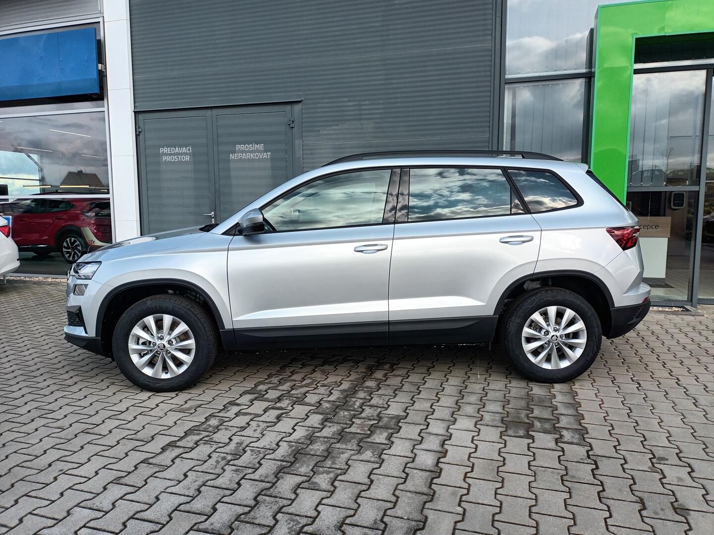 ŠKODA Karoq Ambition 1.5 TSI 110 kW Fresh · Louda Auto