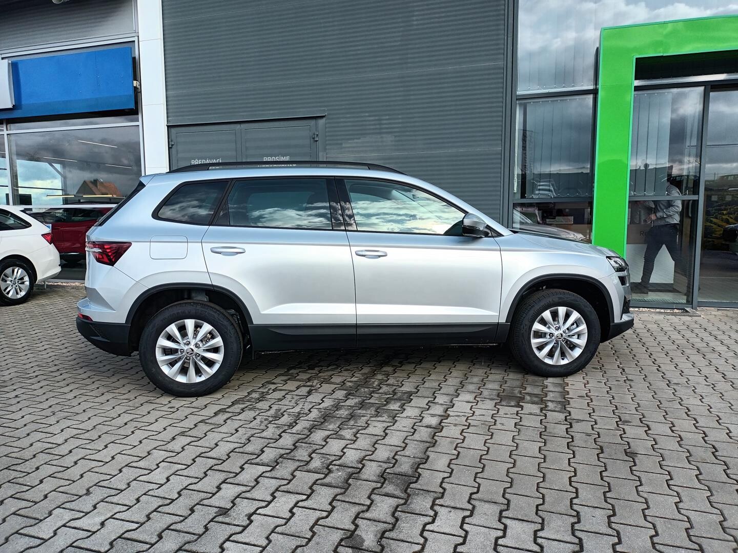 ŠKODA Karoq Ambition 1.5 TSI 110 kW Fresh · Louda Auto