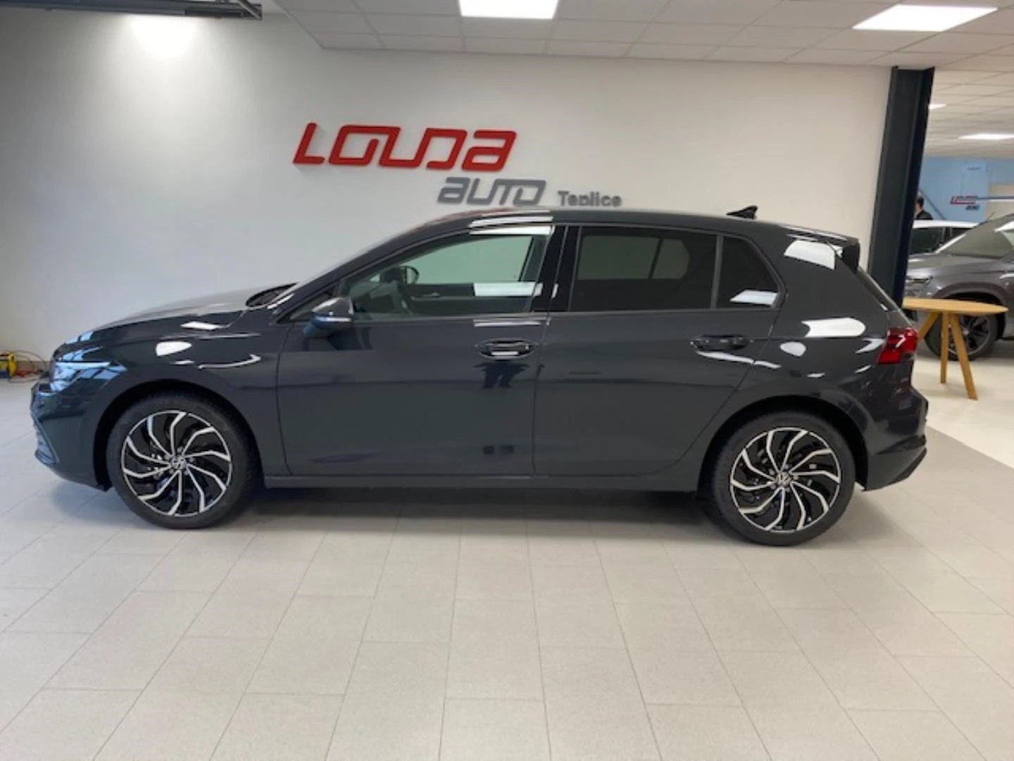 VOLKSWAGEN Golf Life 1,5 TSI 6G 96 kW · Louda Auto