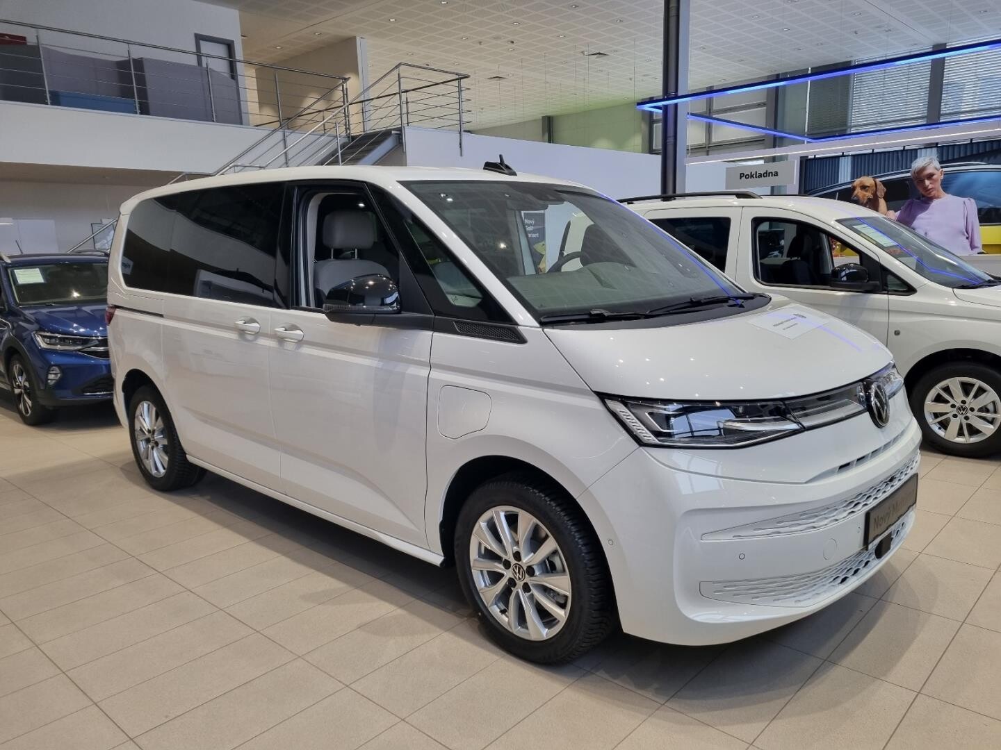 VOLKSWAGEN Multivan Life 1,4 TSI eHybrid 110 kW · Louda Auto