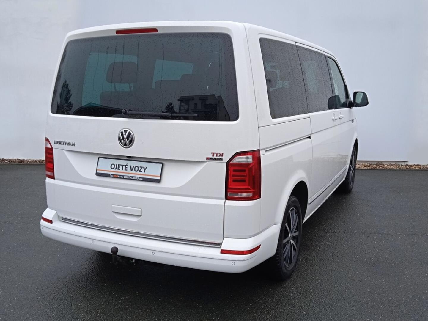 VOLKSWAGEN MULTIVAN HIGHLINE 2.0 TDI 150 kW automat ,DPH · Louda Auto