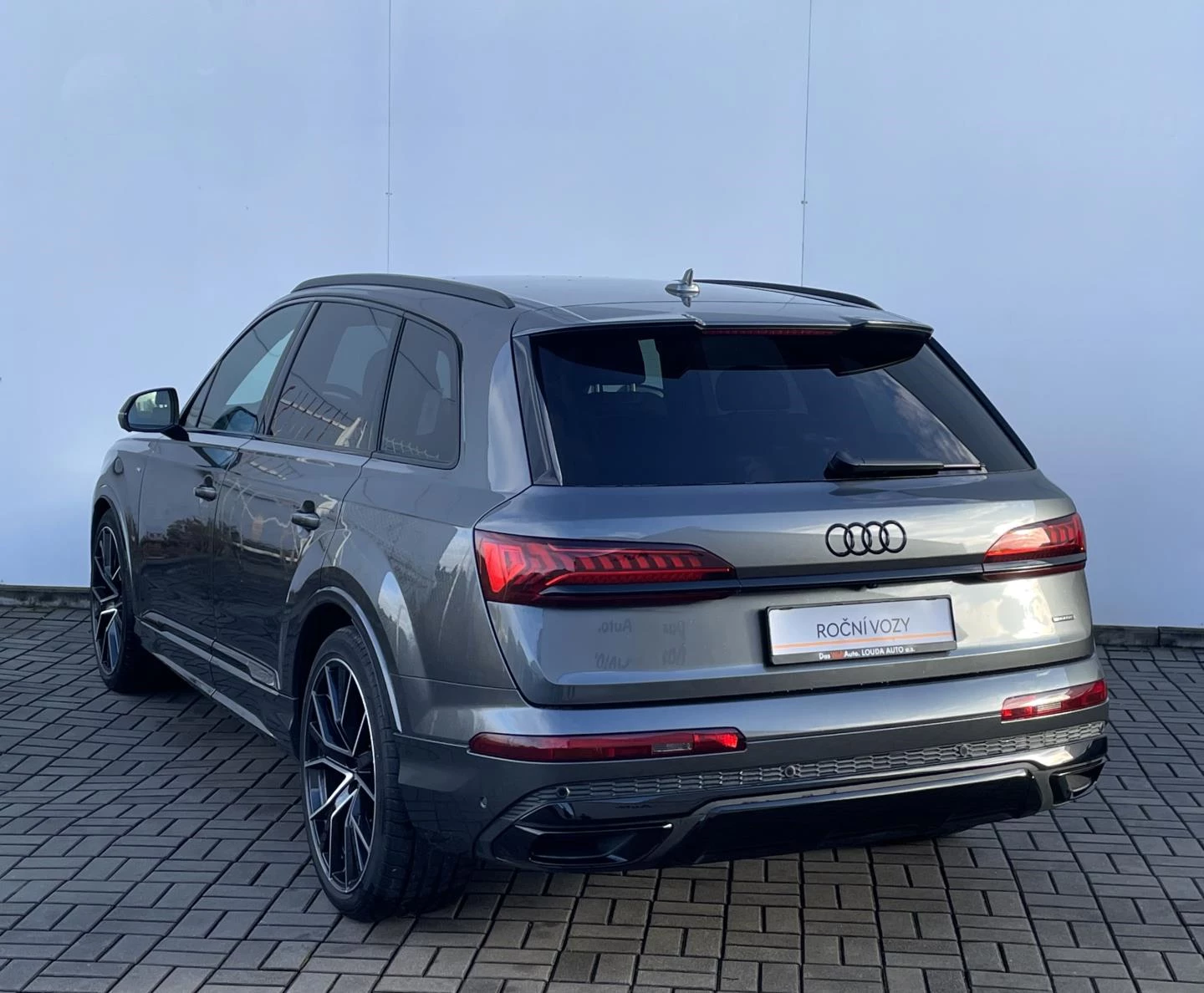 AUDI Q7 Sline 3.0 TDI 210 kW automat ,DPH · Louda Auto