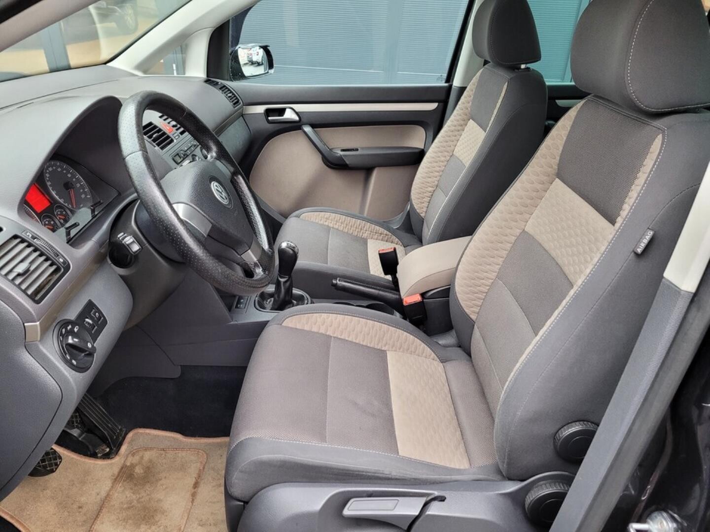 VOLKSWAGEN TOURAN cross 1.4 TSI 103 kW manuál , · Louda Auto